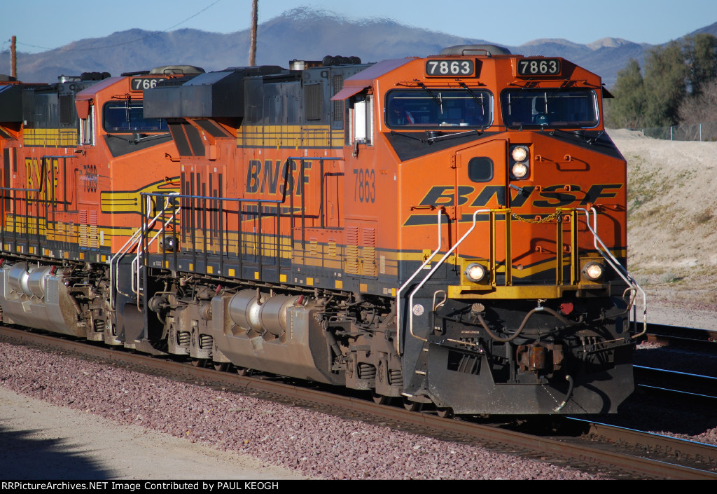 BNSF 7863 leads a eastbound with BNSF 7609 behind her.